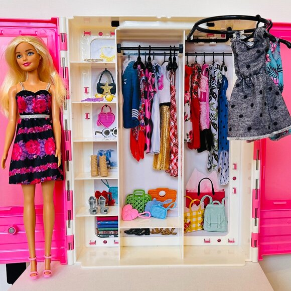 Barbie | Toys | Barbie Dream Closet Wardrobe Carrying Case With Barbie ...